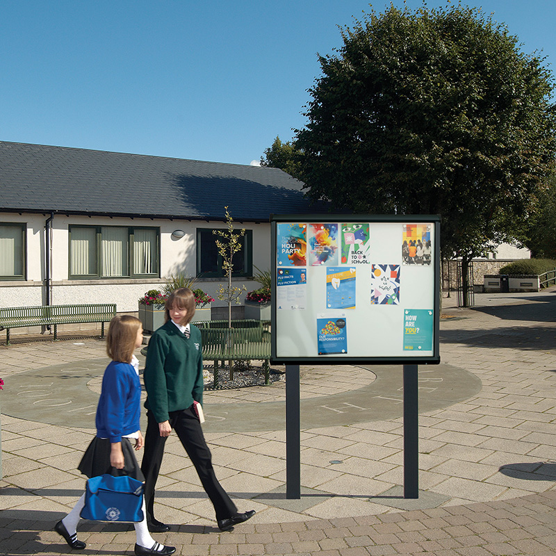 Post mounted Outdoor Lockable Noticeboard/whiteboard with Aluminium ...
